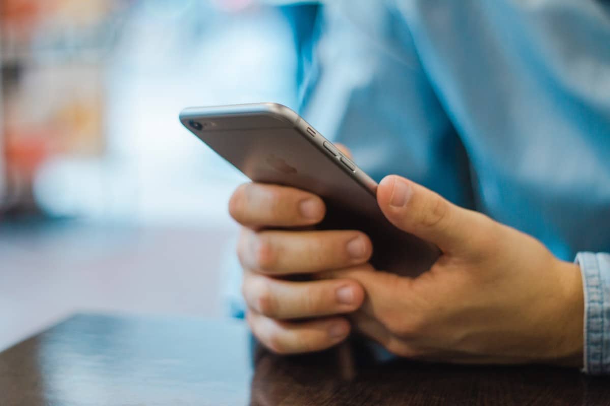 How Long Can A Smartphone Last? (With 6 Real Examples) - Valorvortech